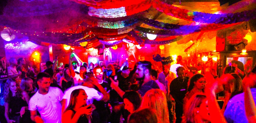 Partyfotos, Partybilder aus Bremen und Umzu auf - Szenenight