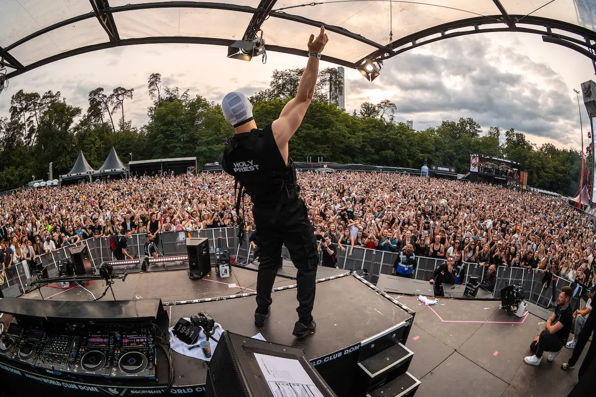 WORLD CLUB DOME Festival 2026 mit Top-DJs Frankfurt – Szenenight